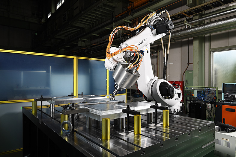 ロボット加工機 ロボマジック SAKU270 | sakurai-machinery