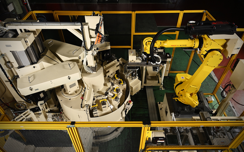 Double-sided cutting machine for connecting rods | sakurai-machinery